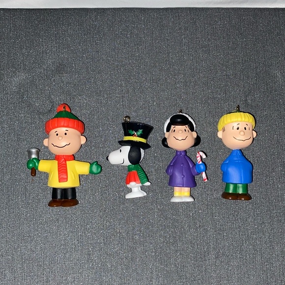 Hallmark | Holiday | 995 Hallmark Peanuts Ornament Snow Scene ...